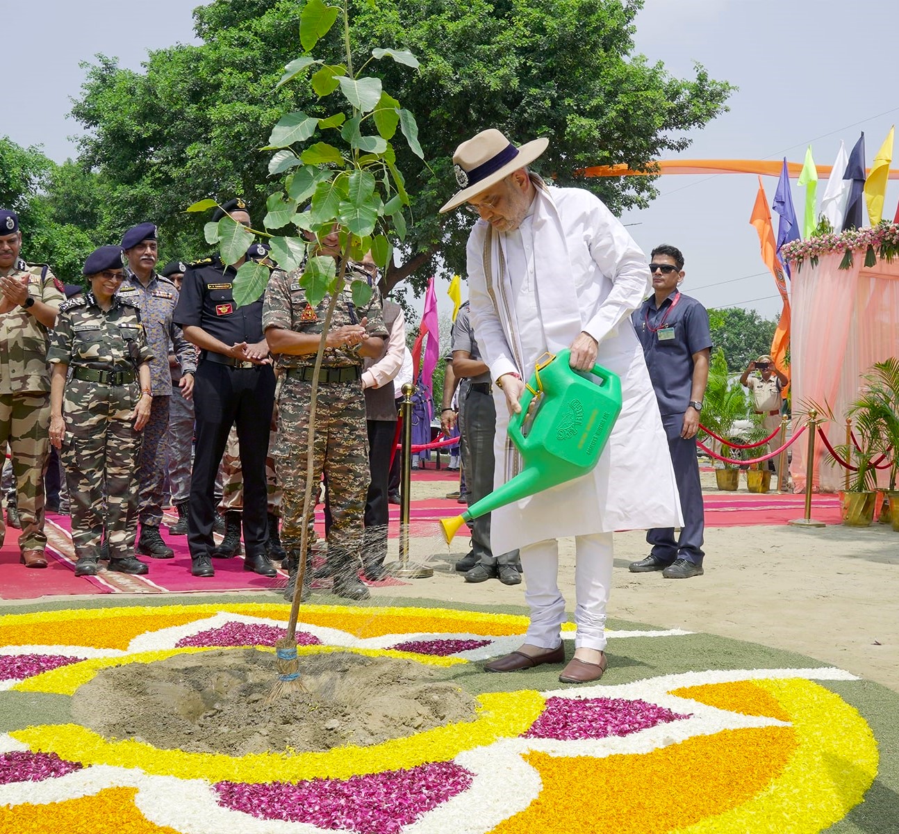 HM Amit Shah plants a sapling marking the milestone of 4 Cr ...